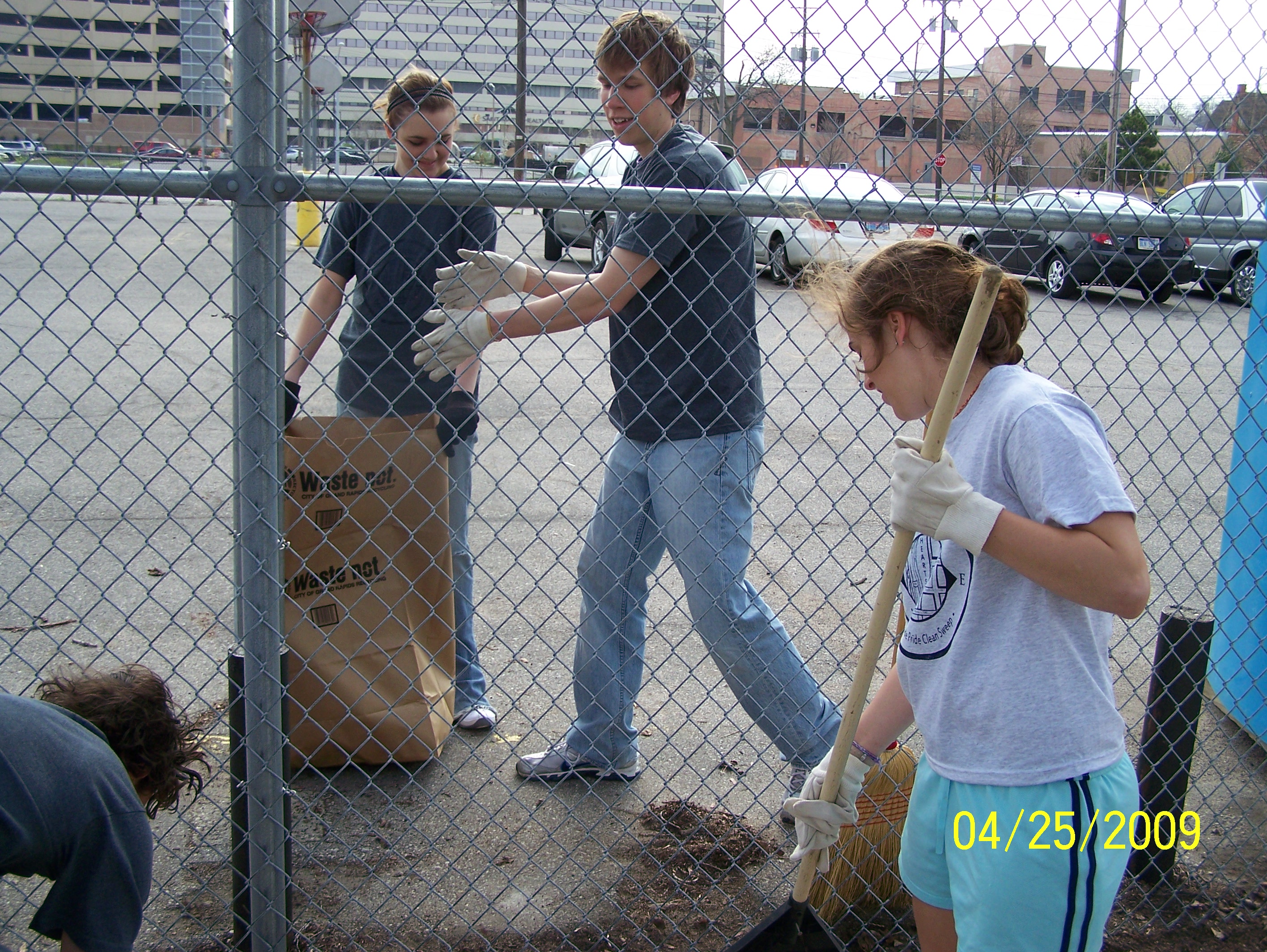 Clean Sweep returns to Heartside with over 200 volunteers | The Rapidian